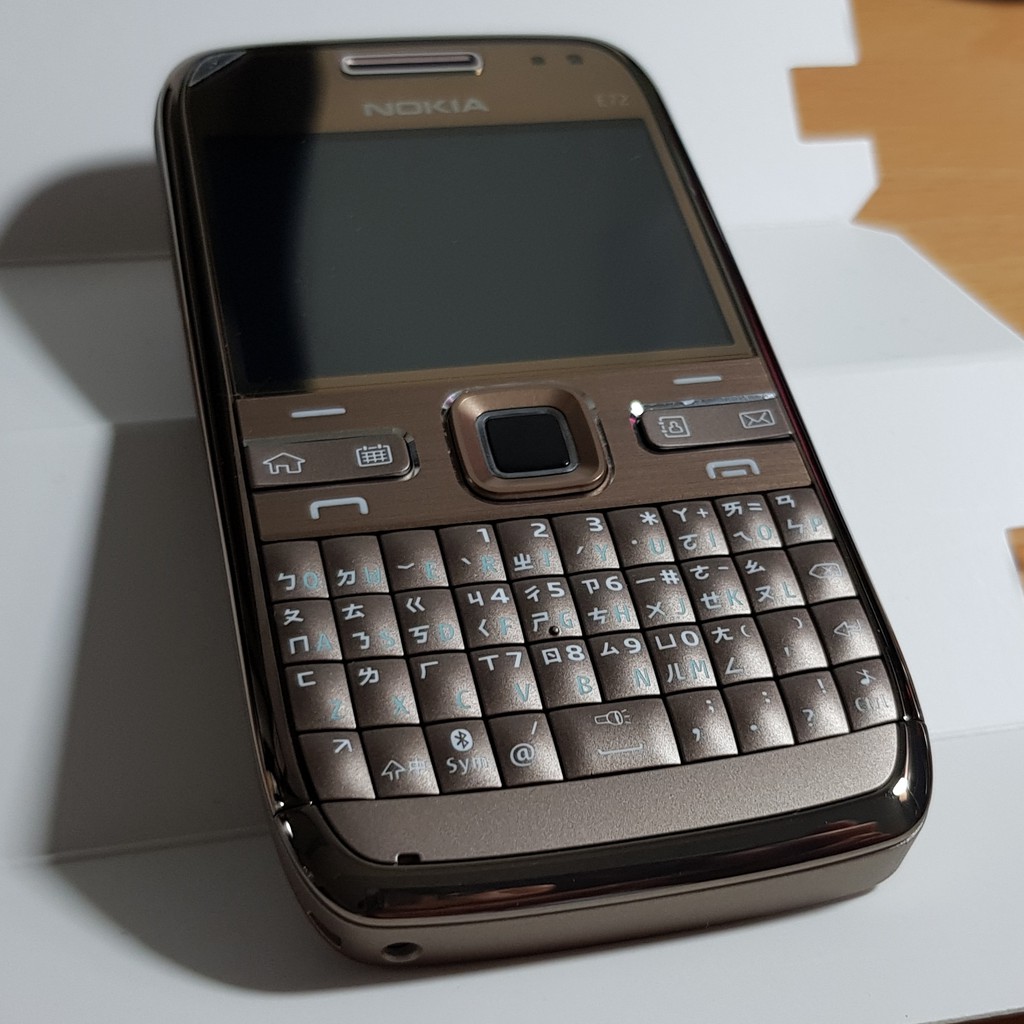 出清經典收藏 Nokia E72 金棕色 Qwerty鍵盤 500萬畫素鏡頭 更換全新原廠外殼 功能正常 | 蝦皮購物