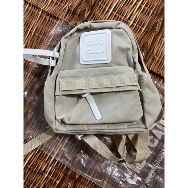 轉賣全新CILO CALA 亮彩尼龍防潑水後背包 迷你 米色 | 蝦皮購物
