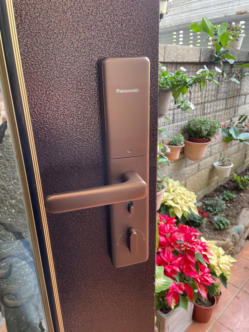 Panasonic國際牌最新指紋卡片鎖G111T可全台到府安裝及教學~限時特價搶購中~ | 蝦皮購物