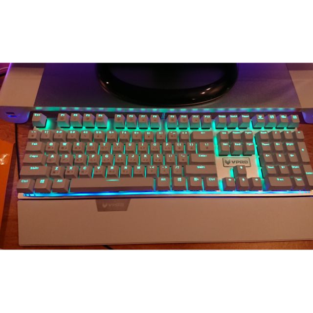 Rapoo Vpro V720 RGB 白色機械鍵盤 防潑水 青軸 很新 | 蝦皮購物