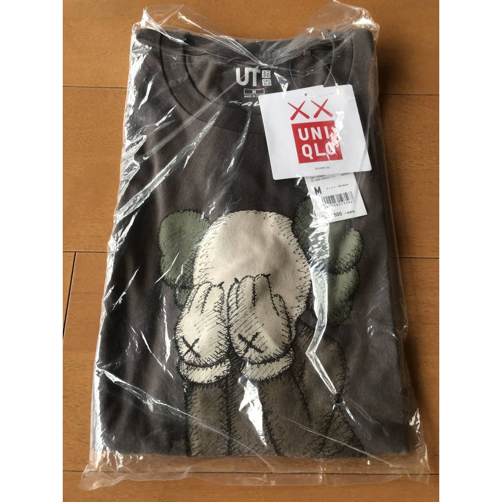 KAWS Uniqlo UT 2016 Original Fake 經典坐姿 絕版品 size: M | 蝦皮購物