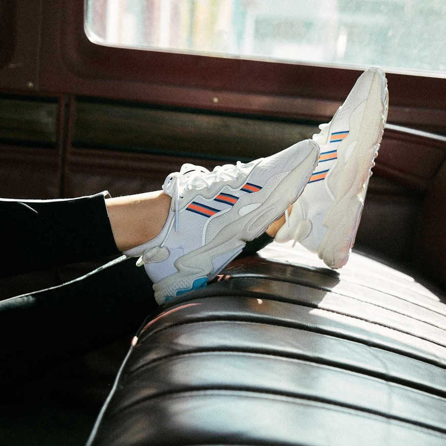 【豬豬老闆】ADIDAS ORIGINALS OZWEEGO 白 藍 反光 復古 休閒 運動 老爹鞋 女鞋 EF4290 | 蝦皮購物