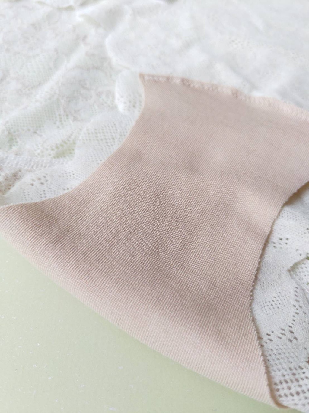 ♡布の雜貨♡ Gunze Tuch 郡是 日本製 gunze無痕內褲 柔軟無痕蕾絲 低腰 添加大豆異黃酮成份 女性三角褲 | 蝦皮購物