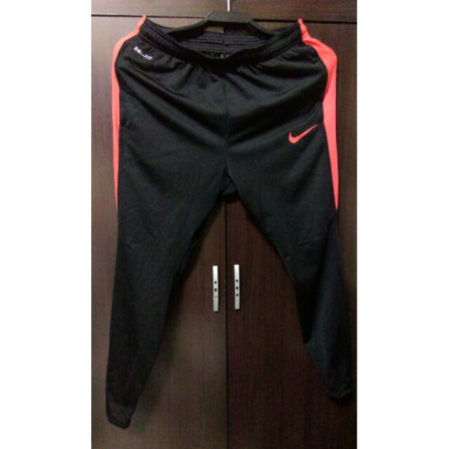 1617 Nike Tech Strike 訓練長褲(黑橘紅) | 蝦皮購物