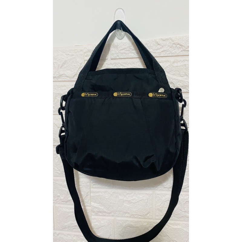 💎正品💎LeSportsac PLEAT SMALL JENNI 雙褶斜背手提兩用包-限量黑金 | 蝦皮購物