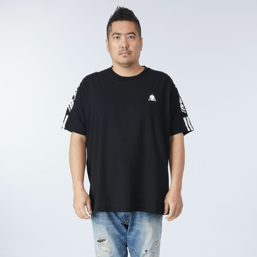 神德SIND/BearNation 男生大小尺碼肩膀剪接印花T恤- 黑[M22618] | 蝦皮購物