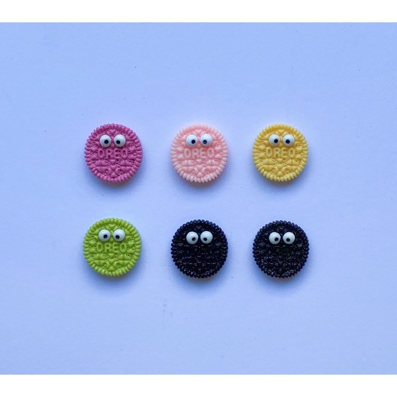 洞洞鞋。布希鞋。卡通鞋扣。鞋花。Oreo餅乾。crocs，folder適用 | 蝦皮購物