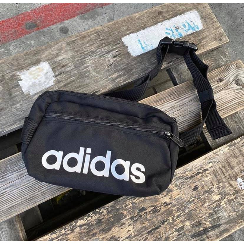 ☆BSTN☆ 現貨 ADIDAS 經典logo 文字 腰包 小包 側背包 男女款 休閒 運動 黑 DT4827 | 蝦皮購物