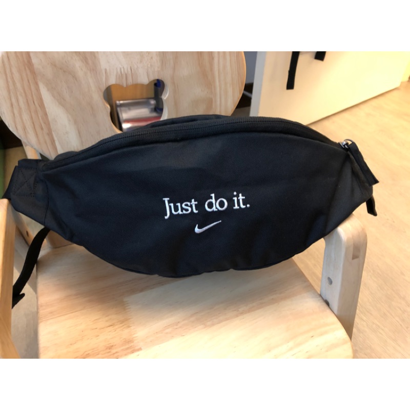 NIKE HOOD WAISTPACK 運動腰包 隨身包 黑色 小勾 斜背 小包 BA5750-010 | 蝦皮購物