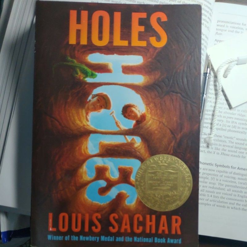 HOLES Louis Sachar 二手書 | 蝦皮購物