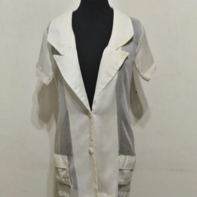 九成新~~ 美國專賣店購買 THAWIT 白色 透明 薄外套 M 號 有兩個口袋 ( 如照片) | 蝦皮購物