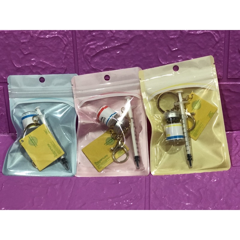 台灣現貨 疫苗 鑰匙扣 鑰匙圈 鎖匙 鑰匙 疫苗造型 吊飾 AZ BNT mRNA 小黃卡 聖誕禮物 交換禮物 | 蝦皮購物