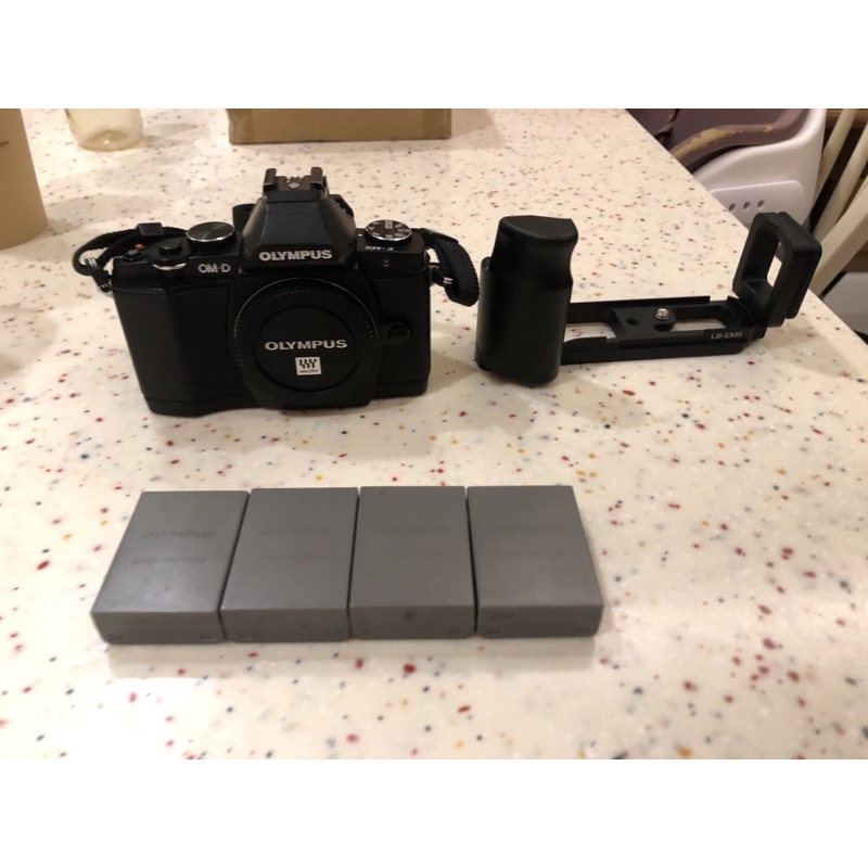 Olympus em5 公司貨加四原電跟把手 | 蝦皮購物