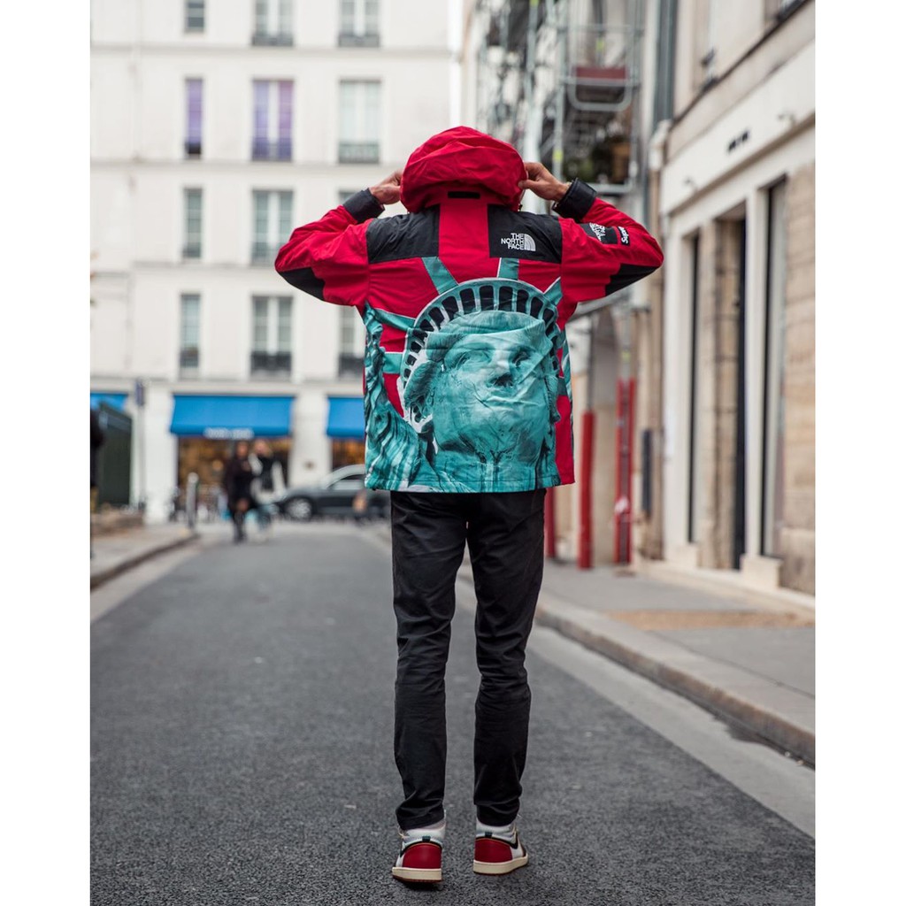 Supreme The North Face Mountain Red 自由女神衝鋒衣紅色S號 Supreme The North Face Mountain Red 自由女神衝鋒衣紅色S號