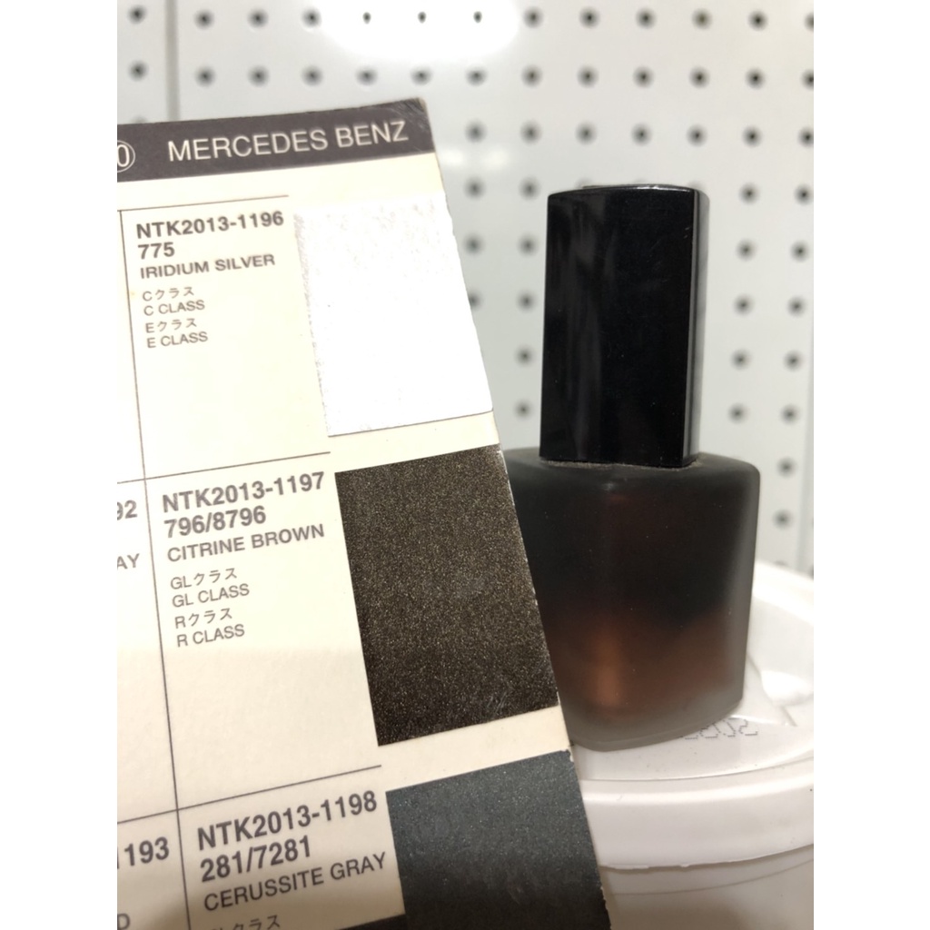 《免運》賓士 (色號796) 點漆瓶(贈3支點漆刷) 補漆筆 15ml 補漆 點漆 指甲油補漆 | 蝦皮購物