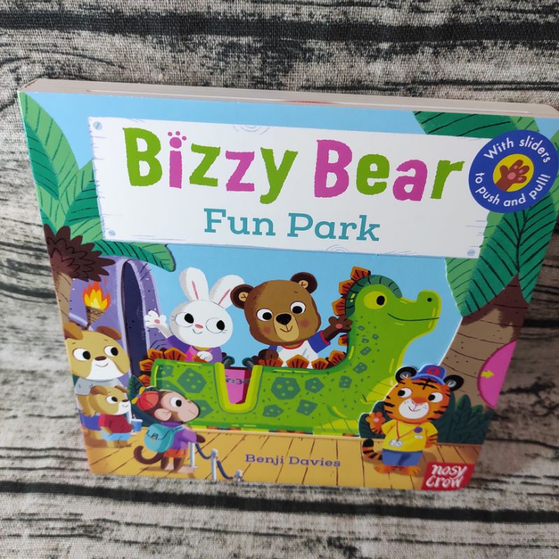 Bizzy Bear: Fun Park 全新 出版: nosy crow #硬頁書#附音檔QRCode | 蝦皮購物