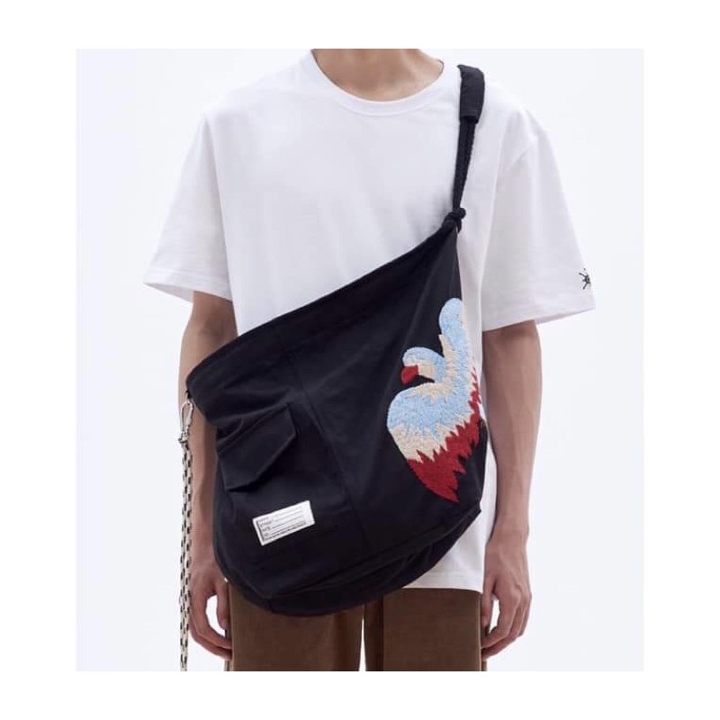 Youzi store｜設計師刺繡大容量側背包(黑色) | 蝦皮購物