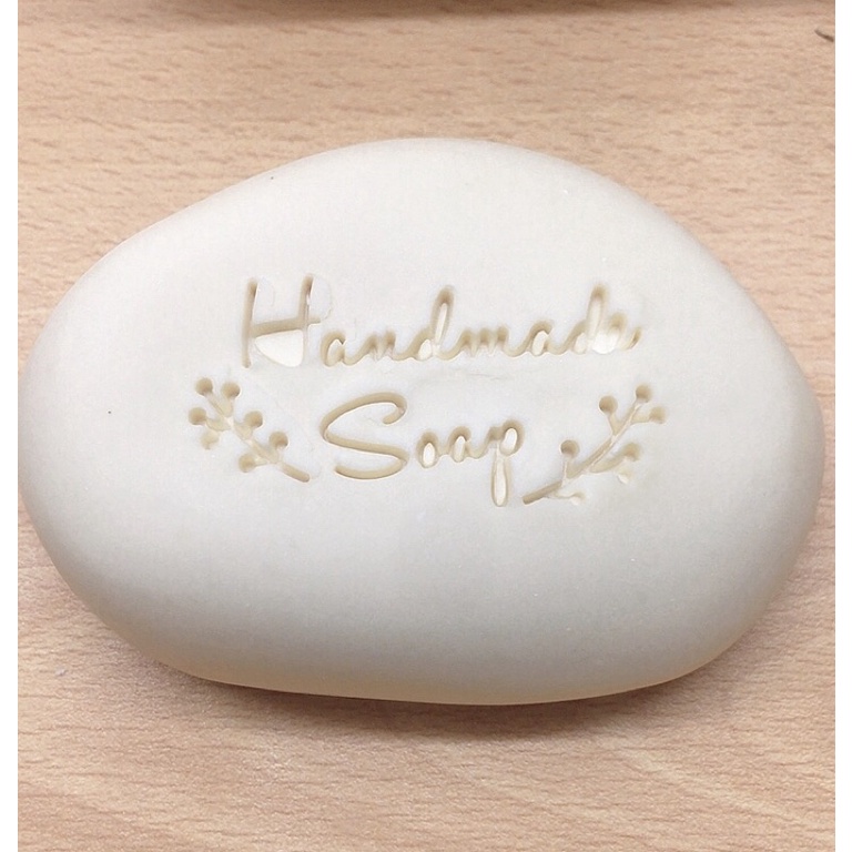 雲之皂手作坊/蠶絲蛋白拉絲皂/洗臉專用皂/天然的保濕因子、絕佳的親膚特性。精油：玫瑰天竺葵/皂淨重：110g | 蝦皮購物