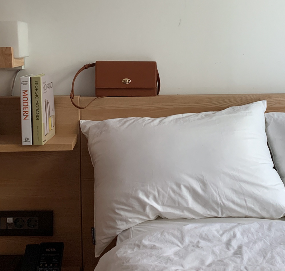 【現貨】Tintin Korea X Toae 獨家復刻！真皮 金釦方包 pecan bag | 蝦皮購物