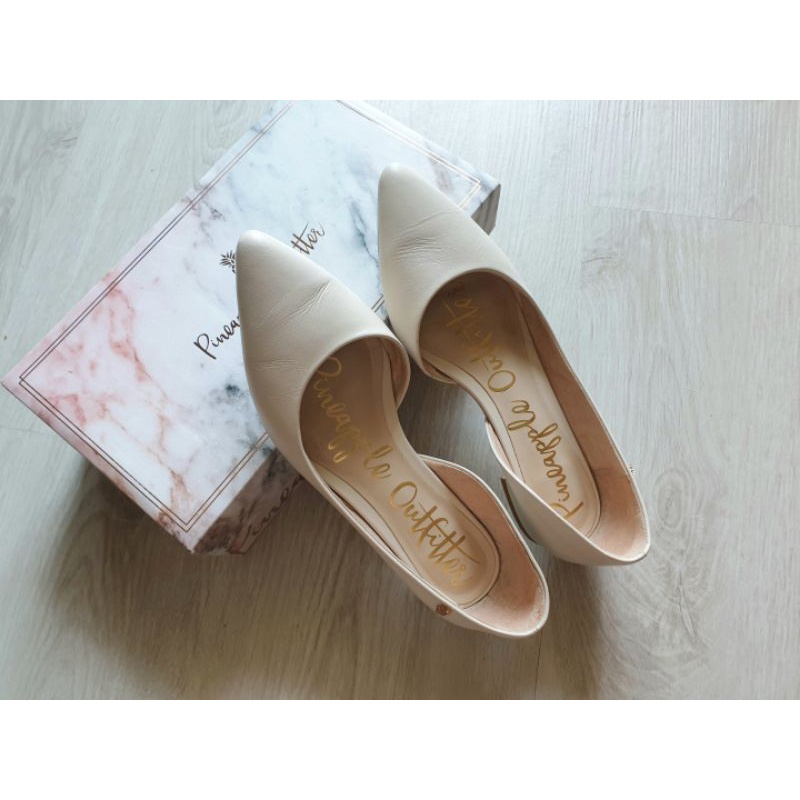 Pineapple Outfitter 質感羊皮側挖空尖頭低跟鞋 米白 尺寸7.5 | 蝦皮購物