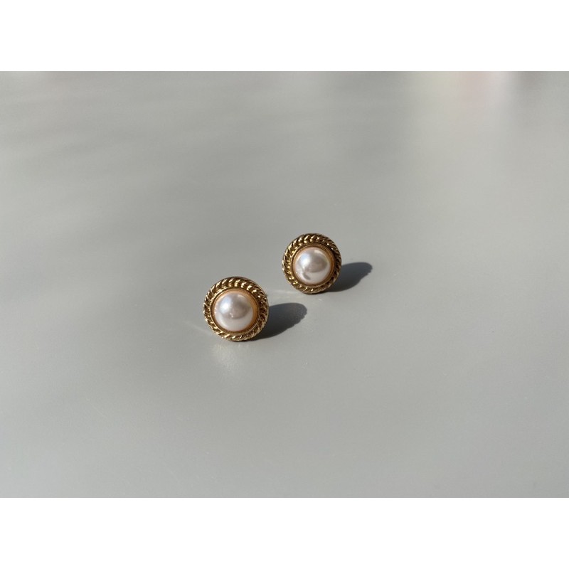 Calibri.10｜氣質選品系列｜圓藤中的珍珠｜耳環 | 蝦皮購物