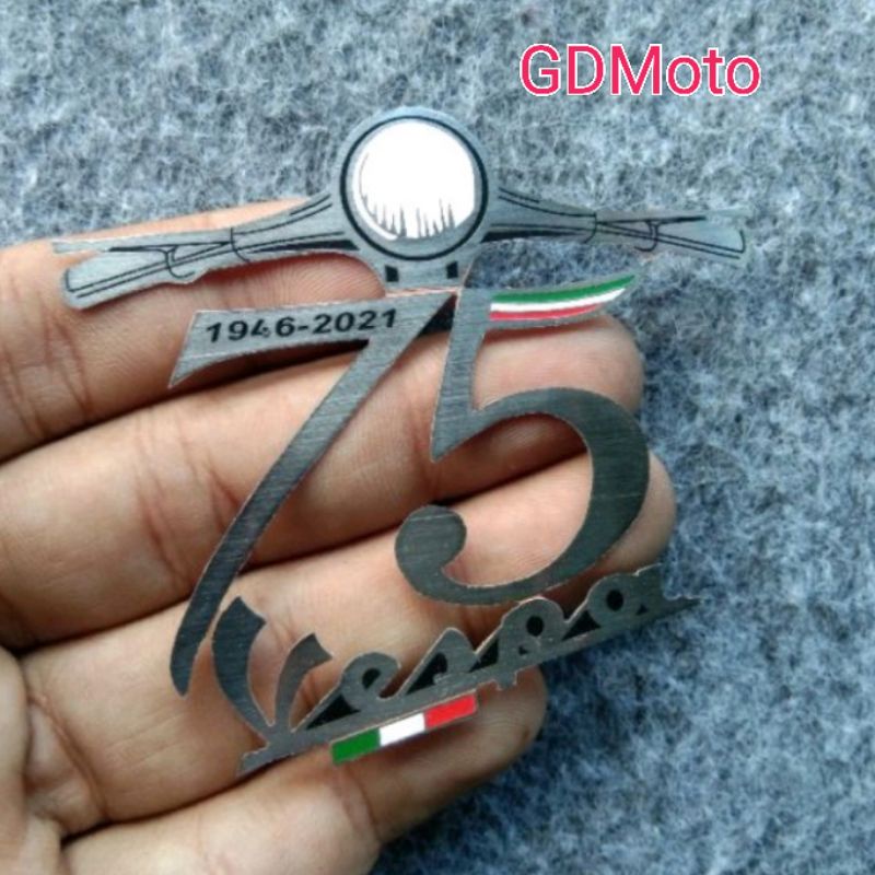 Vespa Emblem latin 75 週年紀念金屬貼紙 | 蝦皮購物