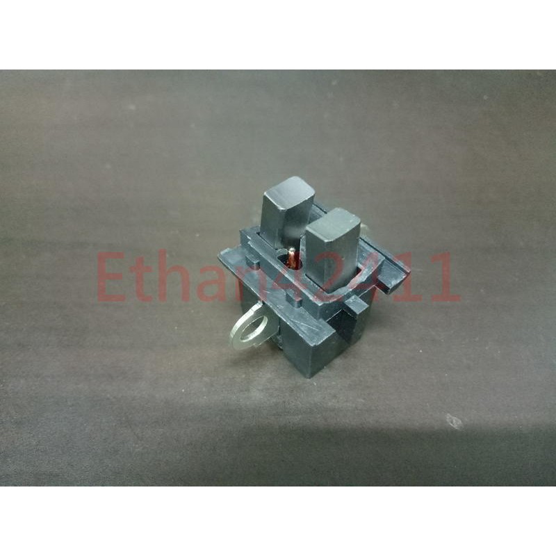 Denso 70A 發電機 專用碳刷座 | 蝦皮購物