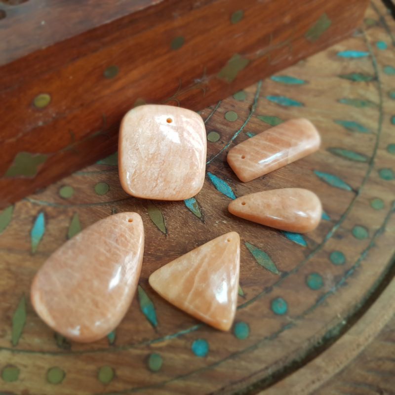 0218+（水晶礦石室）天然桃色亞馬遜石Peach Amazonite 蜜桃天河石(金屬，南美編織，嵌鑲) | 蝦皮購物