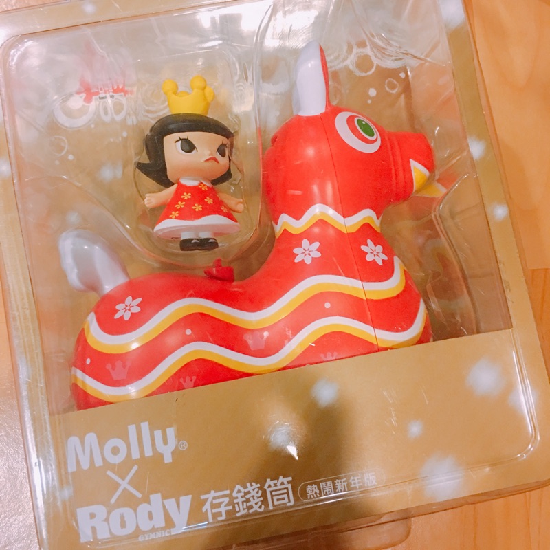 Molly X Rody紅色存錢筒 熱鬧新年版 | 蝦皮購物