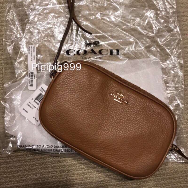 Coach Crossbody Pouch in Pebble Leather 斜背小包 荔枝皮 卡其色 | 蝦皮購物