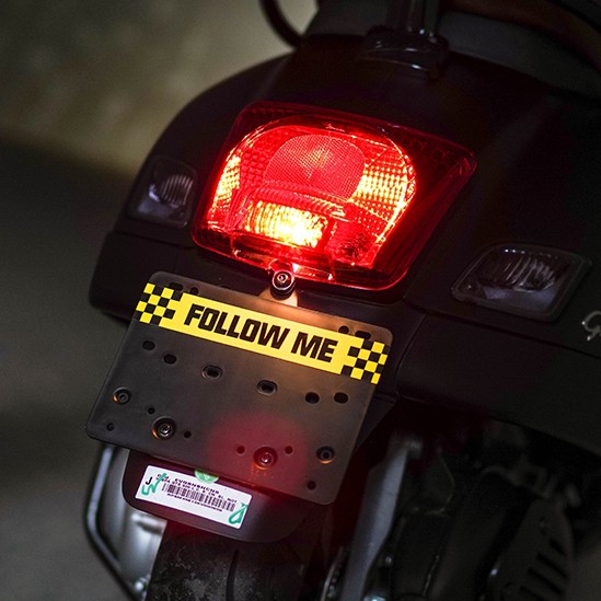 FOLLOW ME車尾警示反光貼紙 跟我走創意設計車貼 防水貼紙 汽車貼紙 機車貼紙 | 蝦皮購物