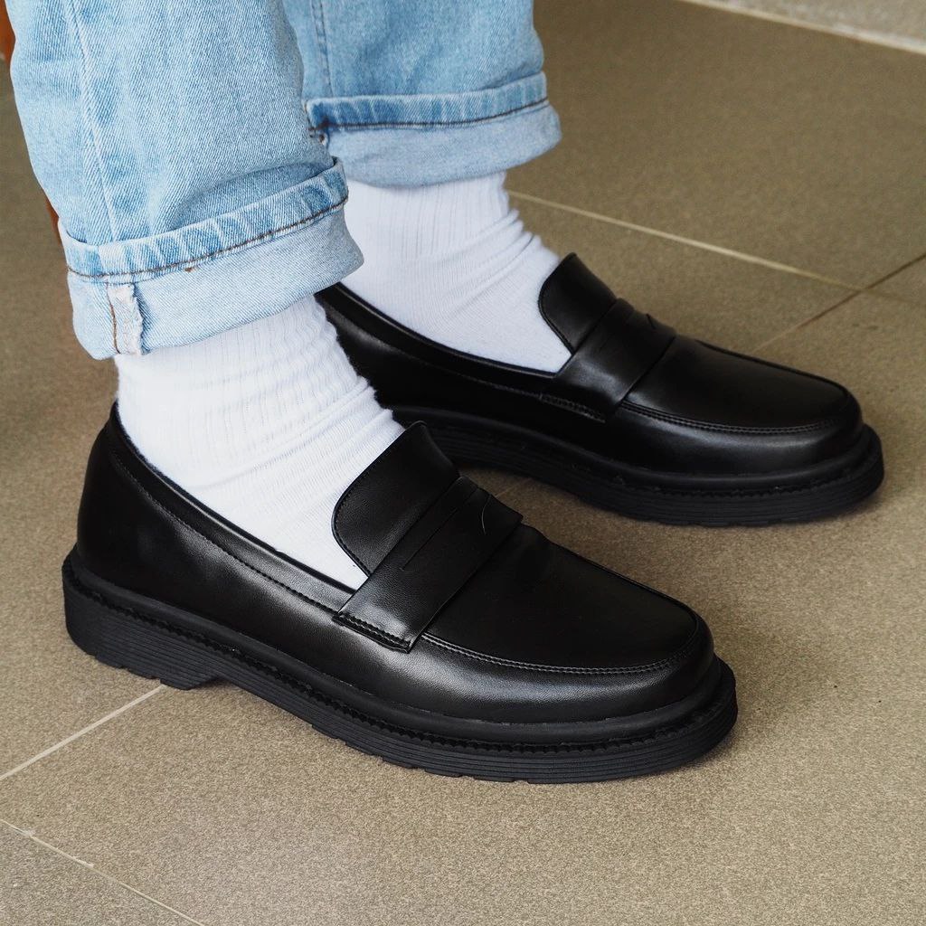 馬汀大夫 DR MARTENS Dr Martens 樂福鞋 Dokmart 男女 Venny 樂福鞋一腳蹬黑色最新款 | 蝦皮購物
