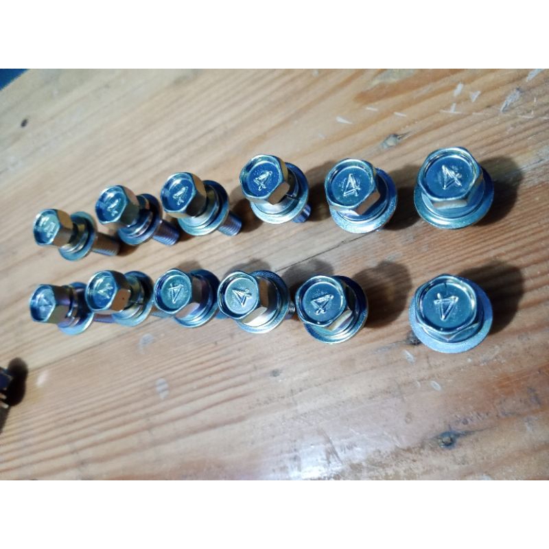 前鉸鏈 hartop bolts Lift head number 4 與圖片相同商品每套左右價格含12個原材料 | 蝦皮購物