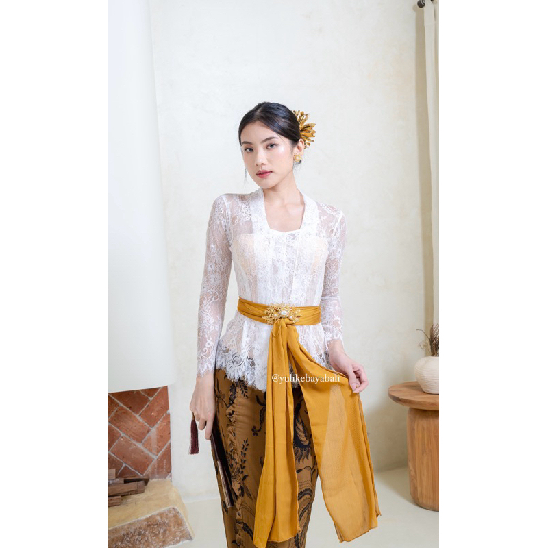 Yuli kebaya bali 的 kebaya chantilly imp*rt 看起來像法國 ori | 蝦皮購物