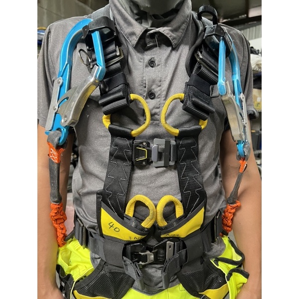 PETZL VOLT WIND 歐版 全身式安全吊帶 | 蝦皮購物