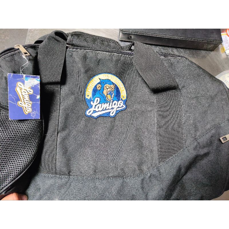 中華職棒 CPBL 桃猿隊 Lamigo ，旅行袋 吊牌 還在，全新未使用（LA NEW 已絕版 ) 未附球，球是展示用 | 蝦皮購物