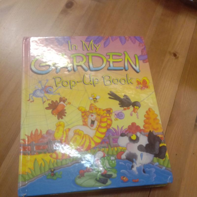 In My Garden Pop-Up Book 英文立體故事書 Illustrated by Gill Guide | 蝦皮購物