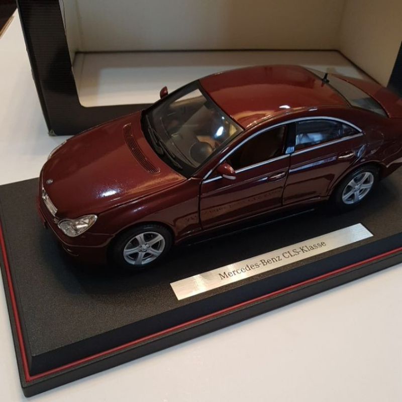 Maisto Mercedes-Benz 1:18 cls class 模型車 | 蝦皮購物