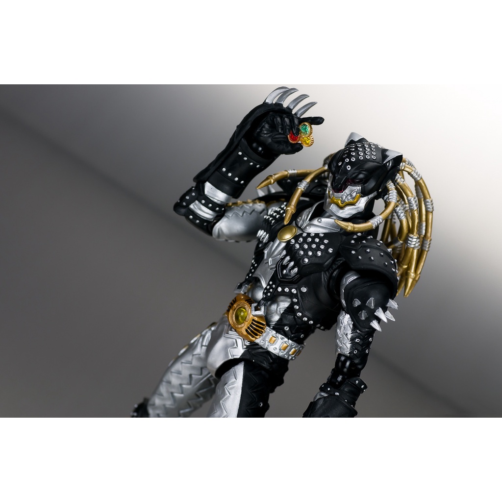 【百花屋】魂商店限定 S.H.Figuarts 假面騎士 歐茲 貓系幹部 KAZARI (SHF,OOO,貪欲者) | 蝦皮購物