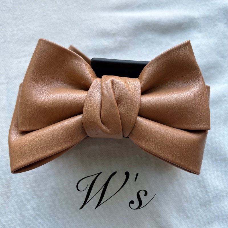 『W's』正韓 蝴蝶結鯊魚夾 皮革 WB62 台灣現貨實拍 韓國髮飾 女生髮夾 韓系 盤髮 高質感 INS新款 超熱賣 | 蝦皮購物