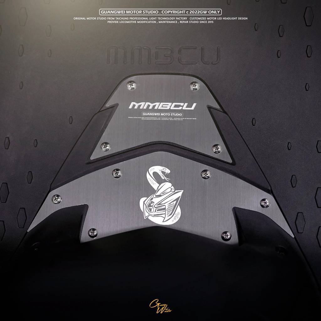 『XZ』MMBCU 白鐵踏板 腳踏板 曼巴 白鐵 造型踏板 機車踏板 雷雕 髮絲 白鐵 不鏽鋼 踏板 黑 曼巴 | 蝦皮購物