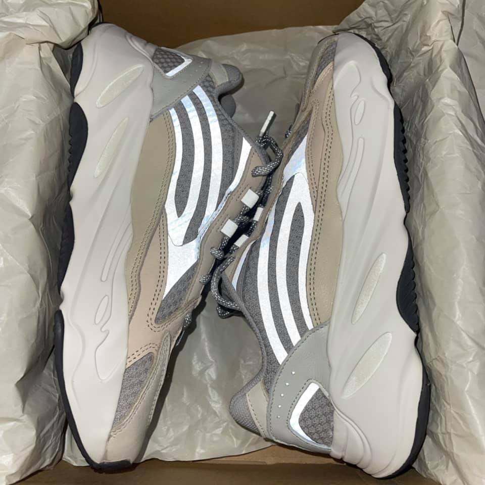 Adidas Yeezy Boost 700 V2 Cream 灰白 奶油 GY7924 350 slide | 蝦皮購物