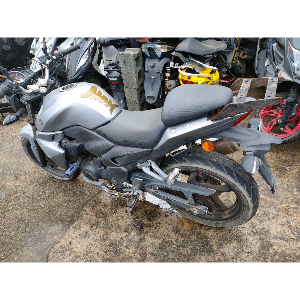 達成拍賣 三陽 T2 250 水冷 目前可騎可發 零件車拆賣 也可以整台購買 避震器 輪圈 後燈 椅子 油箱 鎖頭 | 蝦皮購物