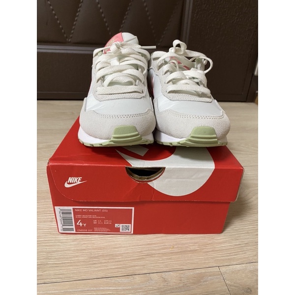 Nike女生運動鞋 全新 原價1790 Momo購入 尺寸23公分 | 蝦皮購物