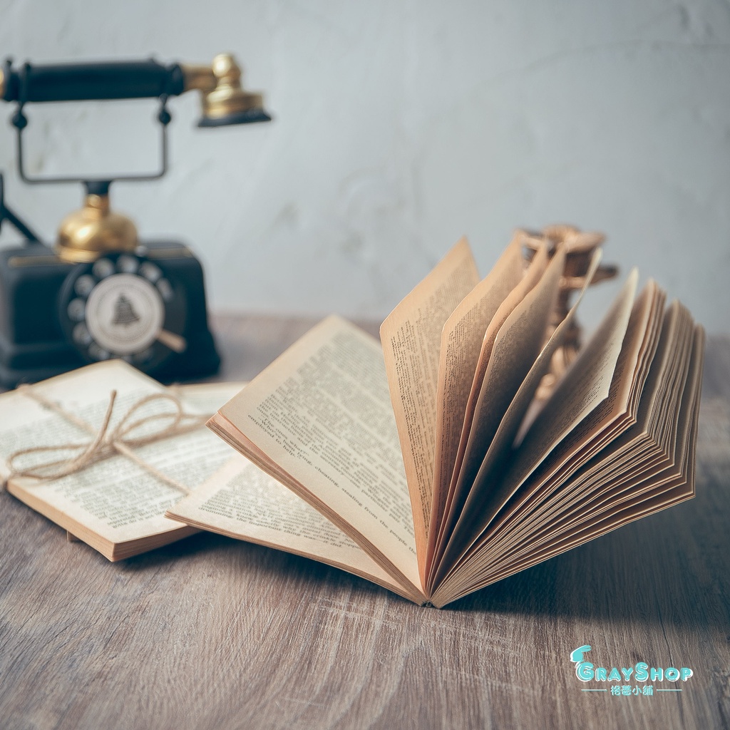 《GrayShop》麻繩捆裝舊書 老舊英文書籍 復古文藝 綑綁書籍 黃書 拍照道具 攝影道具 | 蝦皮購物