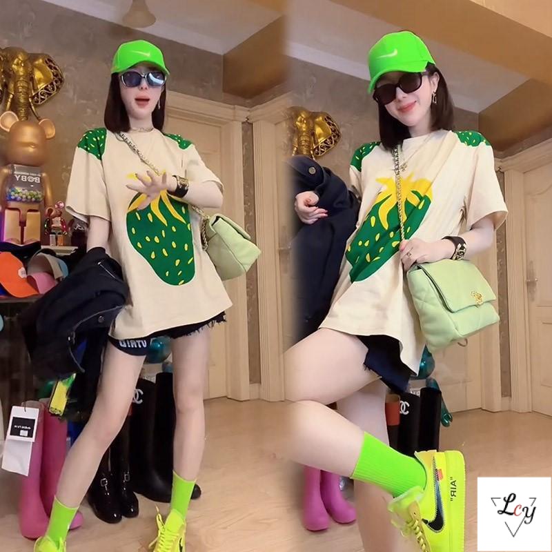 2024大尺碼T恤 胖MM2-300斤歐洲站新款韓版綠草莓印花寬鬆大尺碼短袖T恤 短袖長版上衣 遮屁屁 大碼女裝 | 蝦皮購物