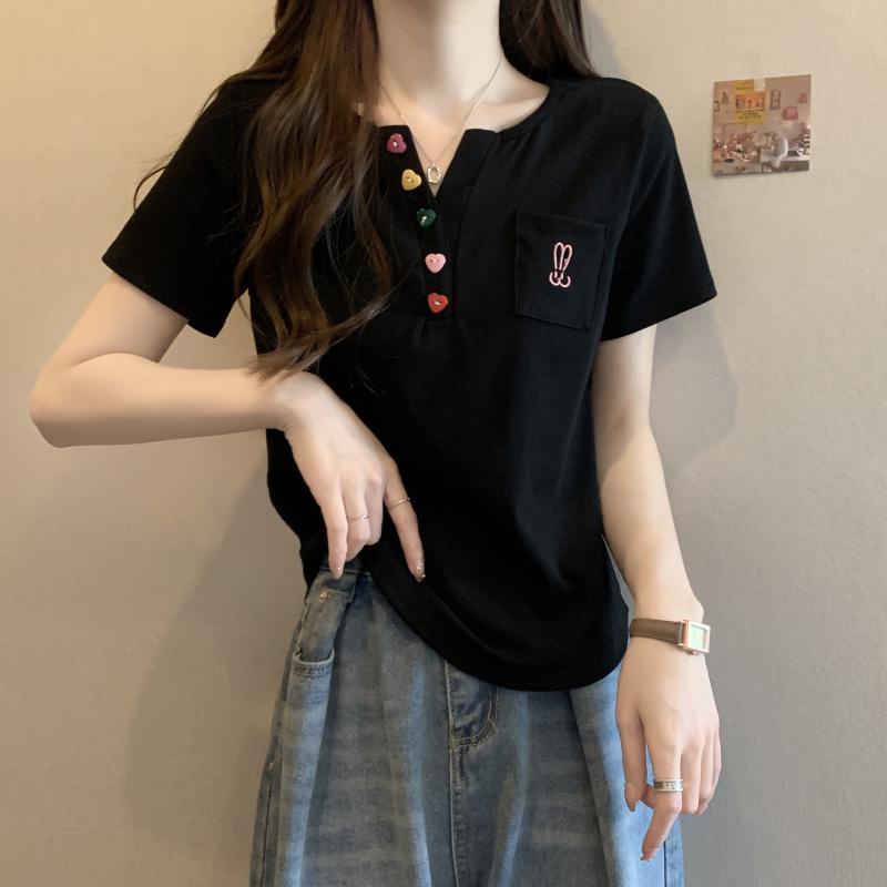 【PixiePop】110公斤可穿 胖MM特大尺碼女裝 口袋刺繡 正肩 短袖T恤女 設計感 遮肉顯瘦 別緻 大尺碼上衣 | 蝦皮購物