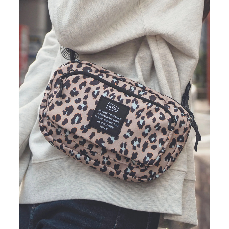 【熱門預購】KiU 25新款 300D 防潑水 單肩 側背小包(8色) K156 | 蝦皮購物