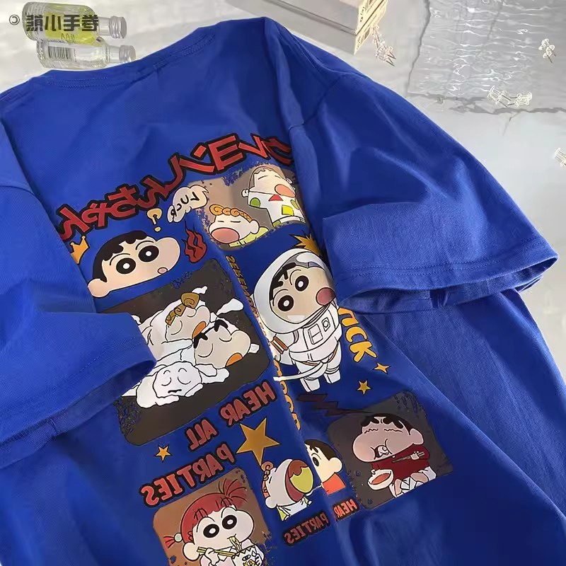 小新小葵 M-8xl 2025夏季新款潮牌原宿街頭蠟筆小新動漫印花T恤立領短袖T恤男女情侶時尚大碼寬鬆休閒五分袖 | 蝦皮購物