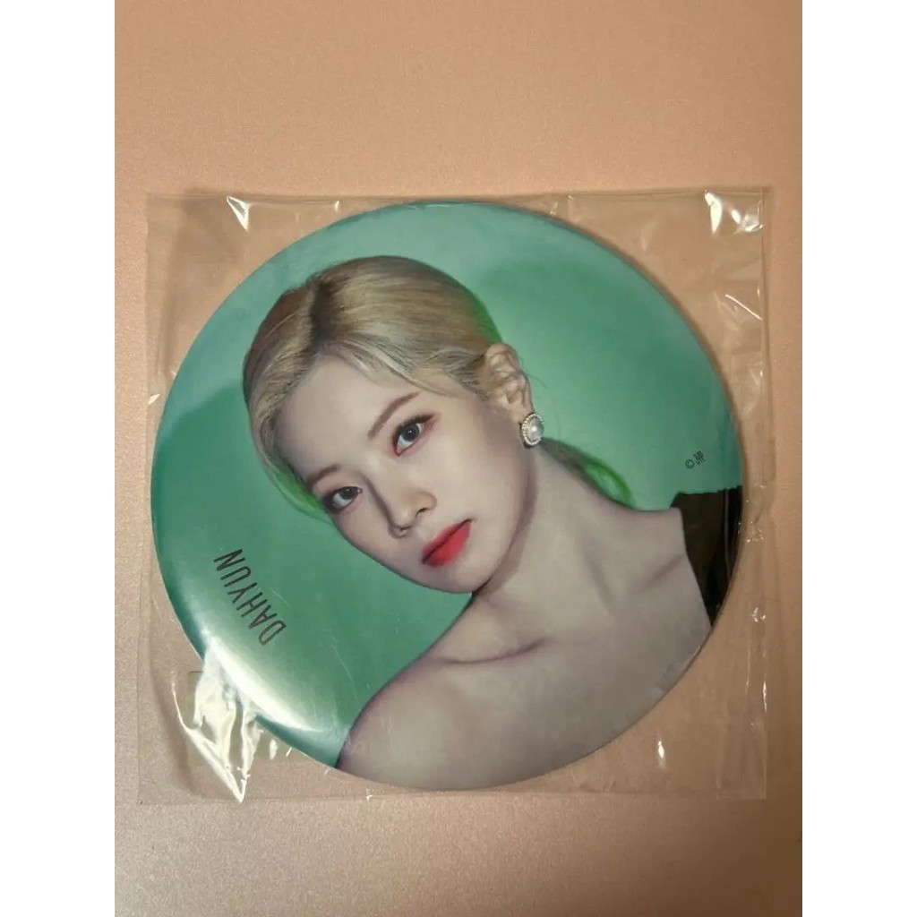 近全新 TWICE 徽章 Dahyun DAVELY mercari 日本直送 二手 | 蝦皮購物